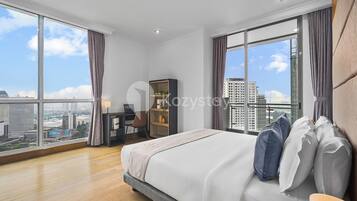 Apartamento, 2 quartos, Vista para a cidade | 2 quartos, secretária adequada para computadores portáteis