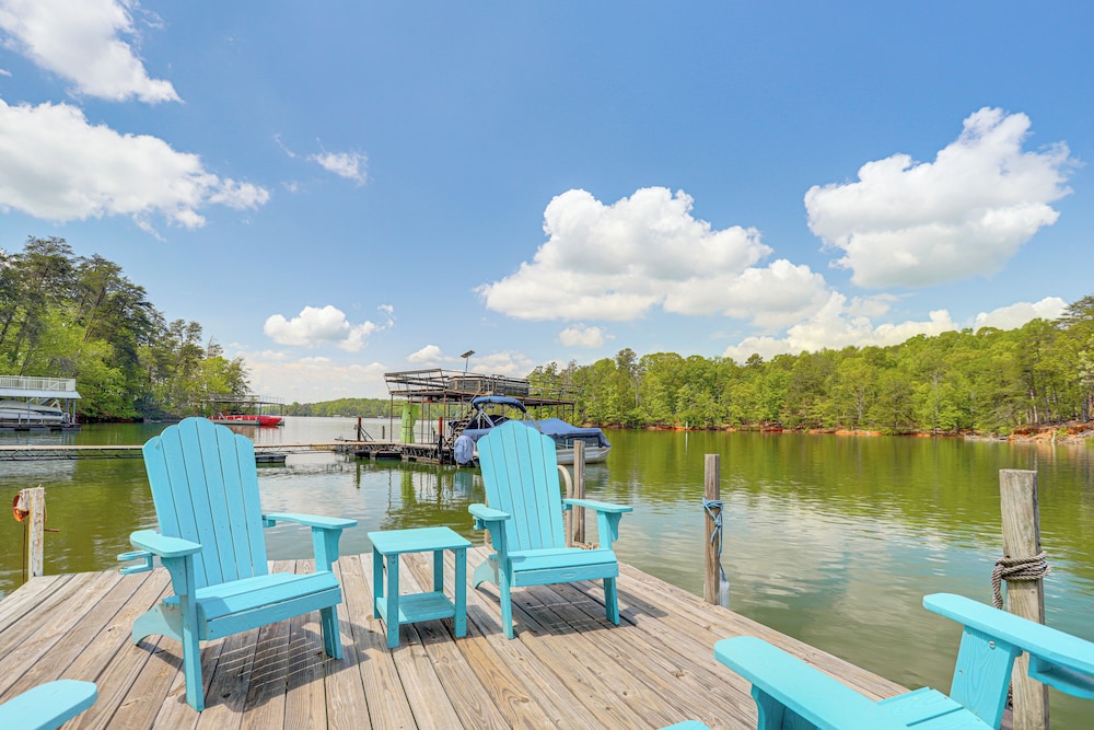 Lakefront Home W/ Private Dock In Gainesville! - Gainesville, GA