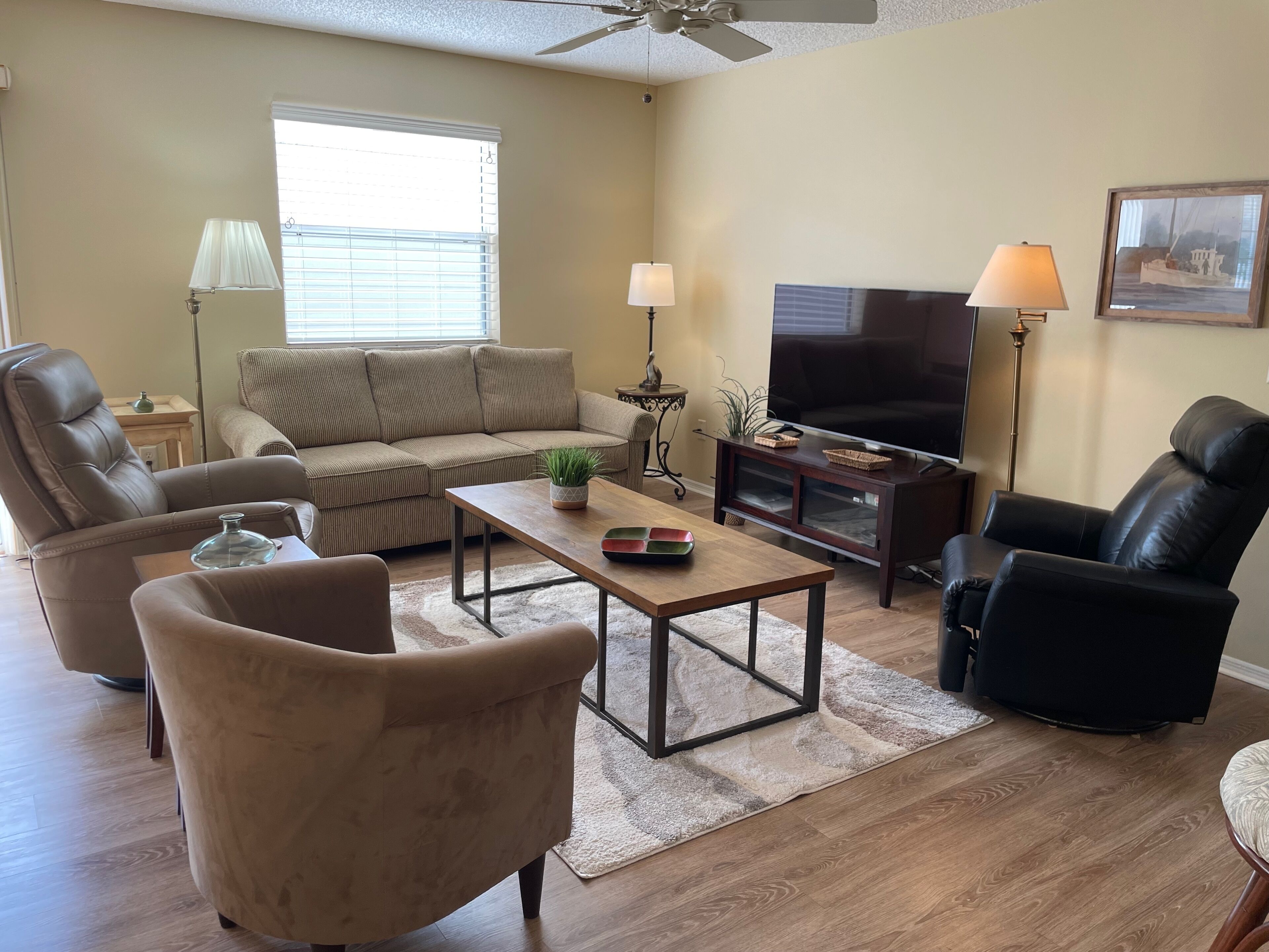 Unwind In A Sun-kissed Retreat With Luxe Lounging And Serene Outdoor Charm. - The Villages, FL