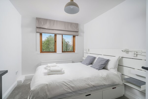 Chic 2br Battersea Flat - Terrace & Pet-friendly - Chelsea