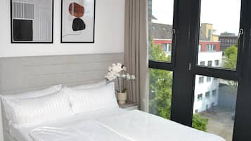 Quarto Duplo Superior, Vista para a cidade | Secretária, secretária adequada para computadores portáteis