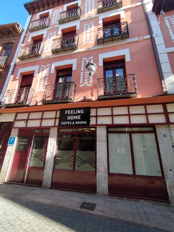 Feeling Home - Suites&rooms - León, Spain