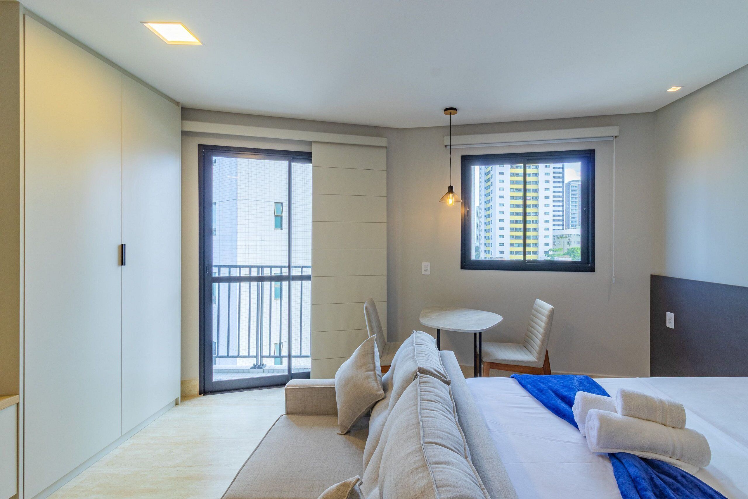 Apartamento exclusivo | Individualmente decorados, escrivaninha