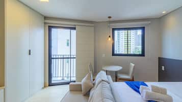 Apartamento exclusivo | Individualmente decorados, escrivaninha