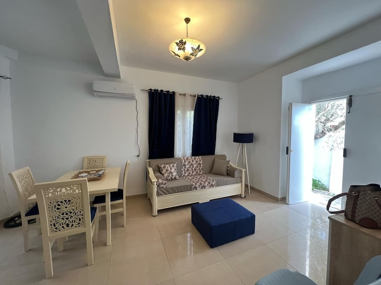 Two Bungalows With Large Private Pool And 1000m2 Garden In Hammamet - Hammamet