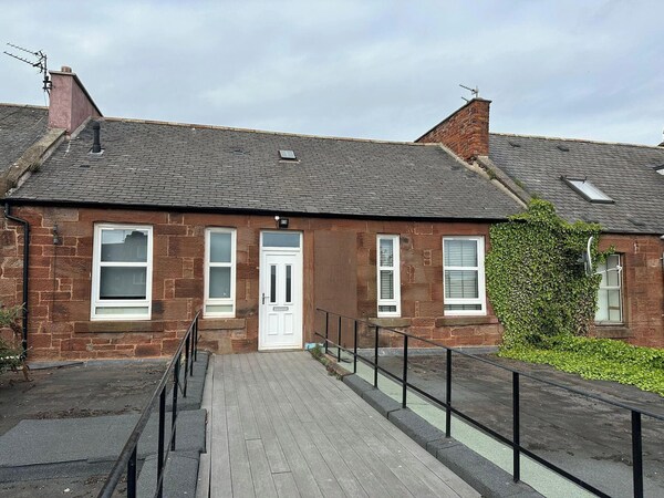 Central 3-bed Seaside Apartment - Sleeps 5 - Arbroath