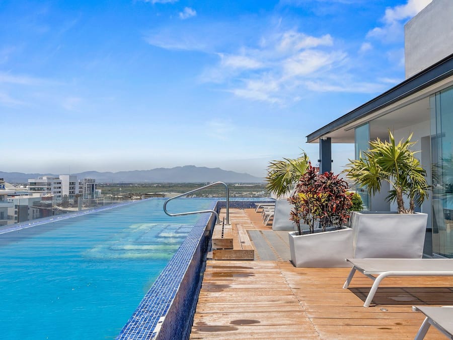 Apartamento família | Piscina | Piscina externa, espreguiçadeiras