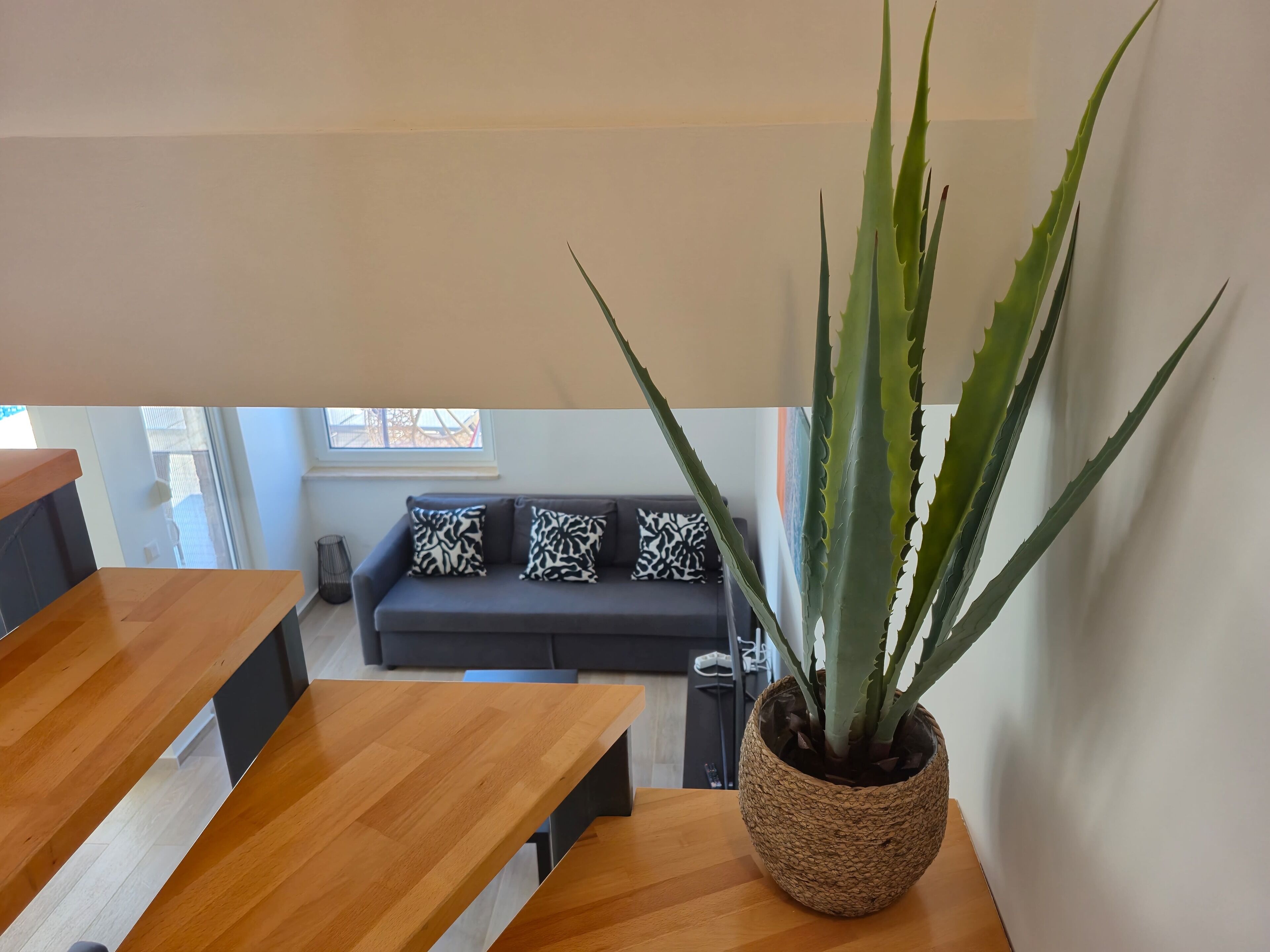 Spacious 5-bedroom Family Villa With Pool - Nin