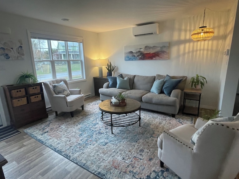 Cozy Family Home In The Heart Of Kensington. Close To All Amenities! - Summerside