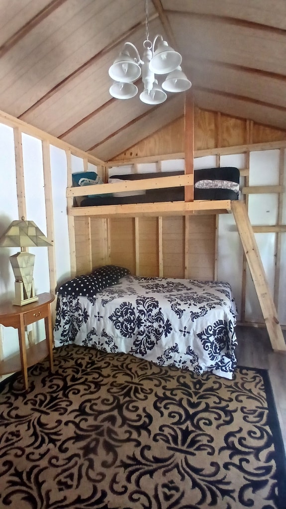 Friendlys River Retreat Private \Nrustic Camping Cabin Sleeps 4+with Tent Camping - Florida