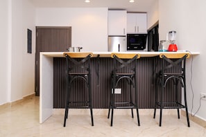 Apartamento Deluxe, varanda, Vista para a cidade | Cozinha privada | Uma placa de cozinha