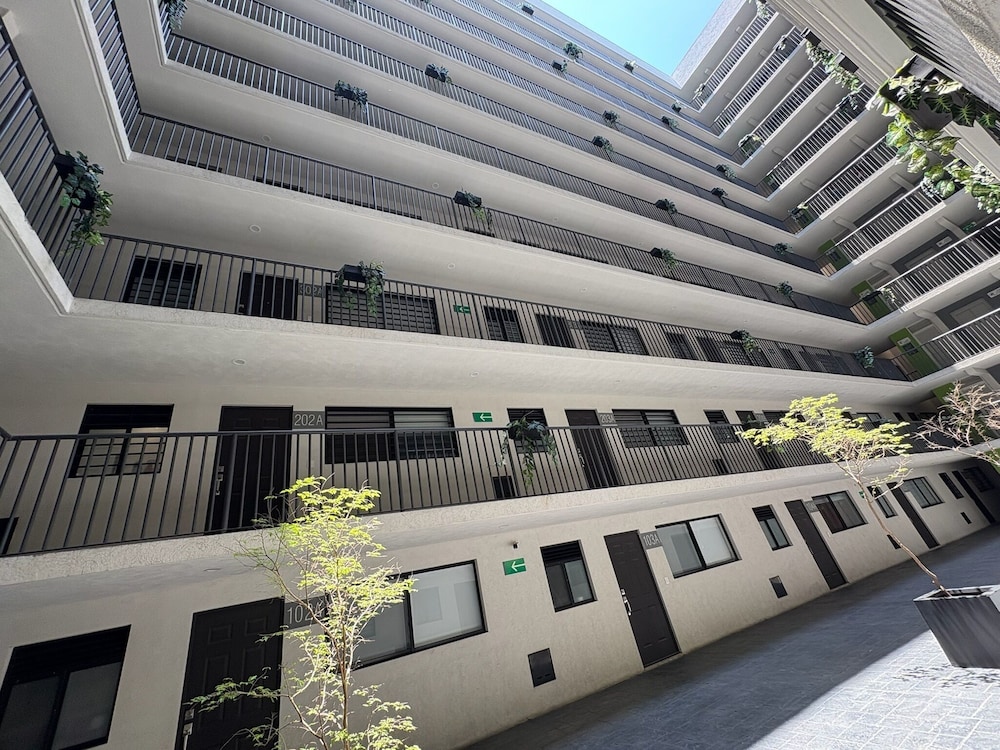 Torre Revolución Sutaj Centro - Tlaquepaque