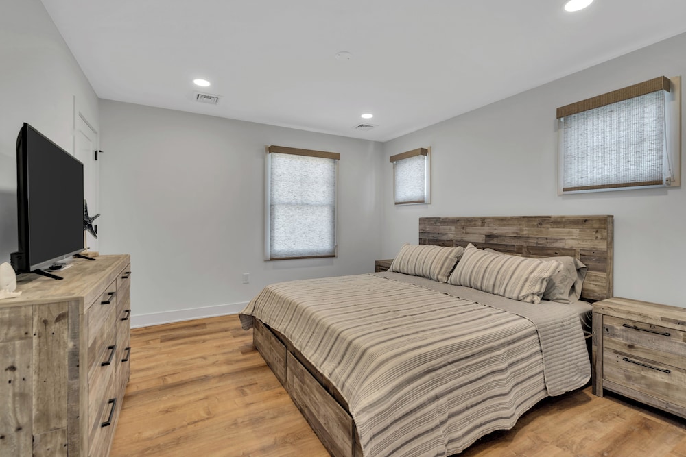 FOR303 | Gorgeous Custom 5BR 3.5 ba Home, Private Pool + 8 badges! Sleeps 13! - Point Pleasant ...