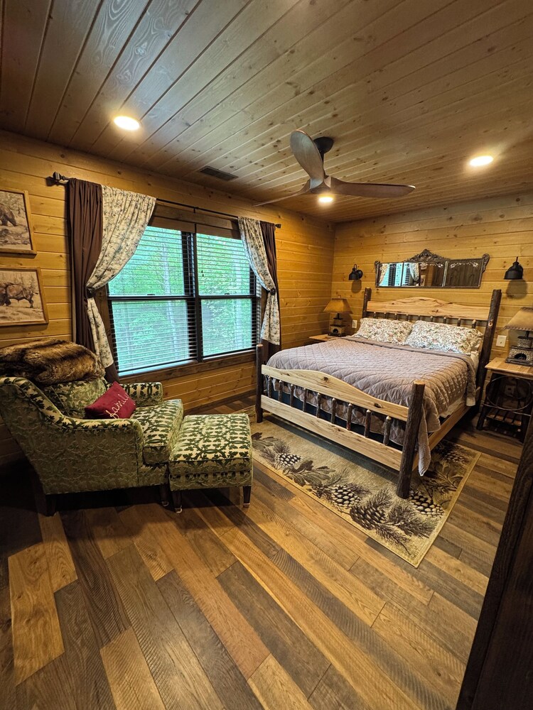 Bourbon Bear ~ A Luxury Cabin ~ Rustic, Charming & Cozy in the Heart of ...