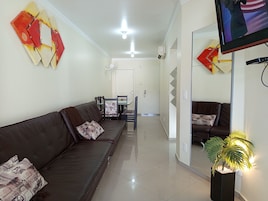 Apartamento standard | Área de estar | TV LED 42 polegadas com canais a cabo