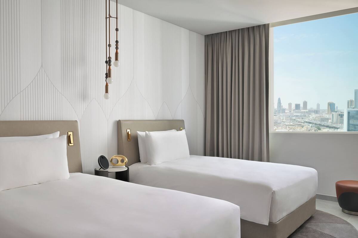 Roupa de alta qualidade, camas de colchão pillowtop, minibar 