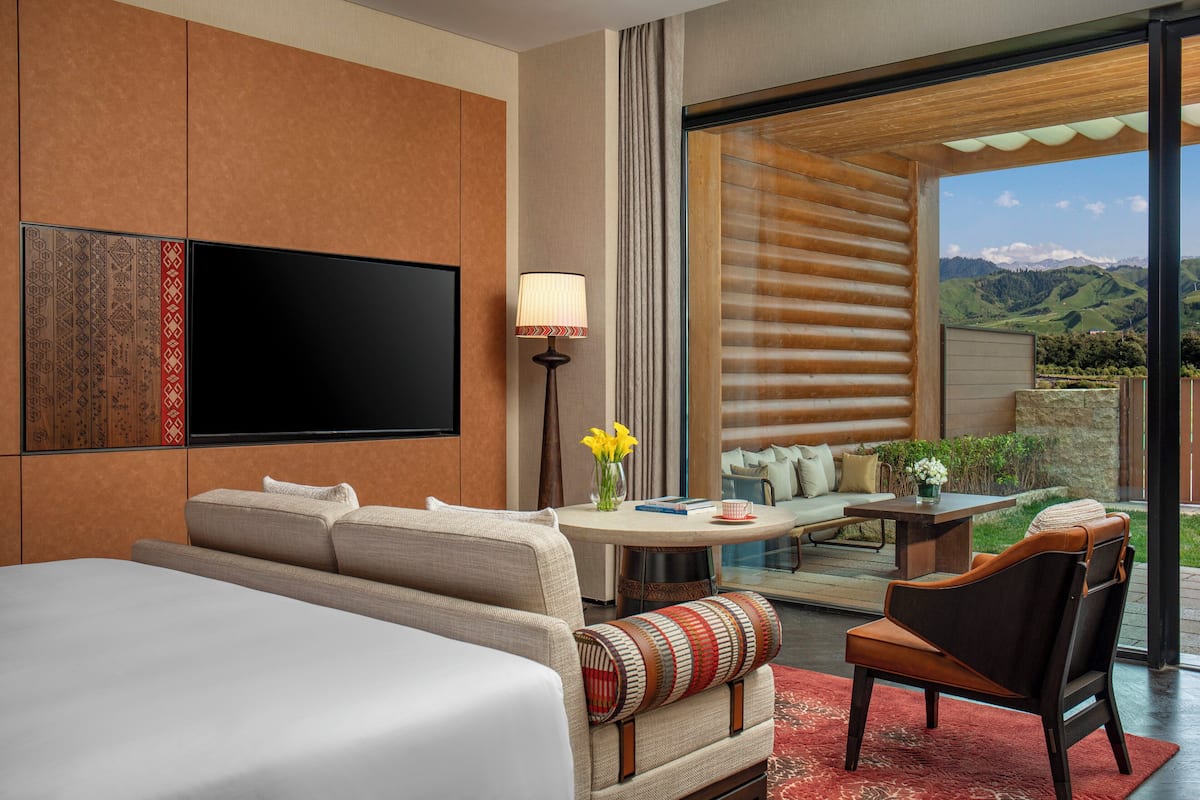 Quarto Standard, 1 cama king-size (Grassland Courtyard Access) | Roupa de alta qualidade, edredões de penas, minibar grátis