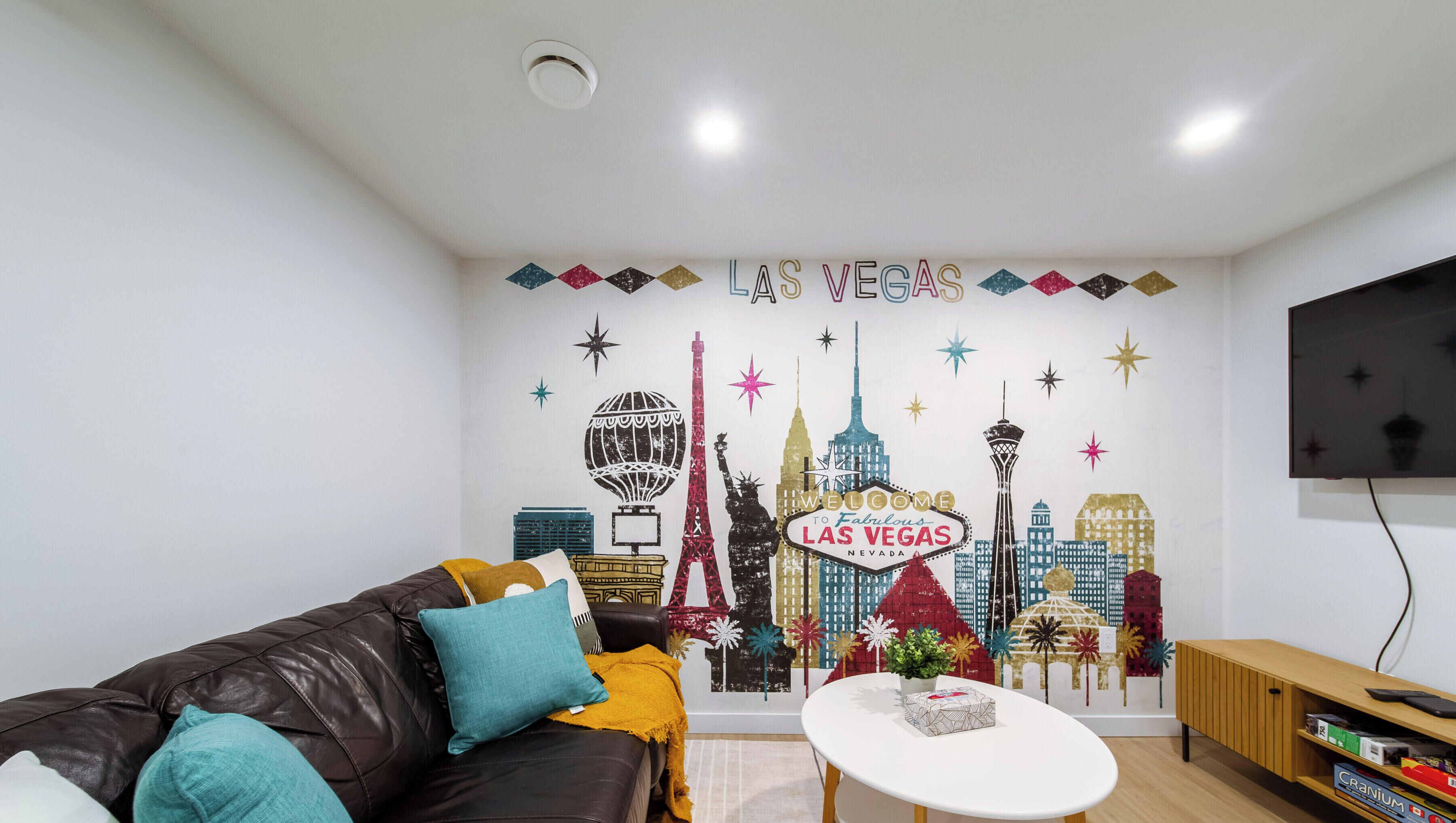 Suite Near Wem: Game Room & Kitchen - Edmonton