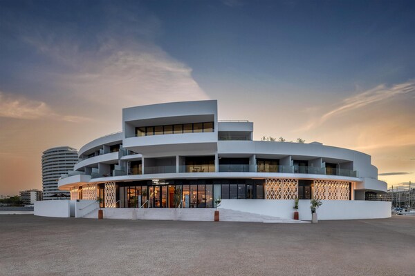 Marina Baie Des Anges Hotel, Curio Collection By Hilton - Cagnes-sur-Mer
