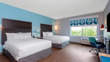 Quarto, 2 camas Queen, acessível, banheira | Wi-Fi de cortesia