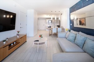 Apartamento Deluxe, 2 quartos, varanda | Sala de estar