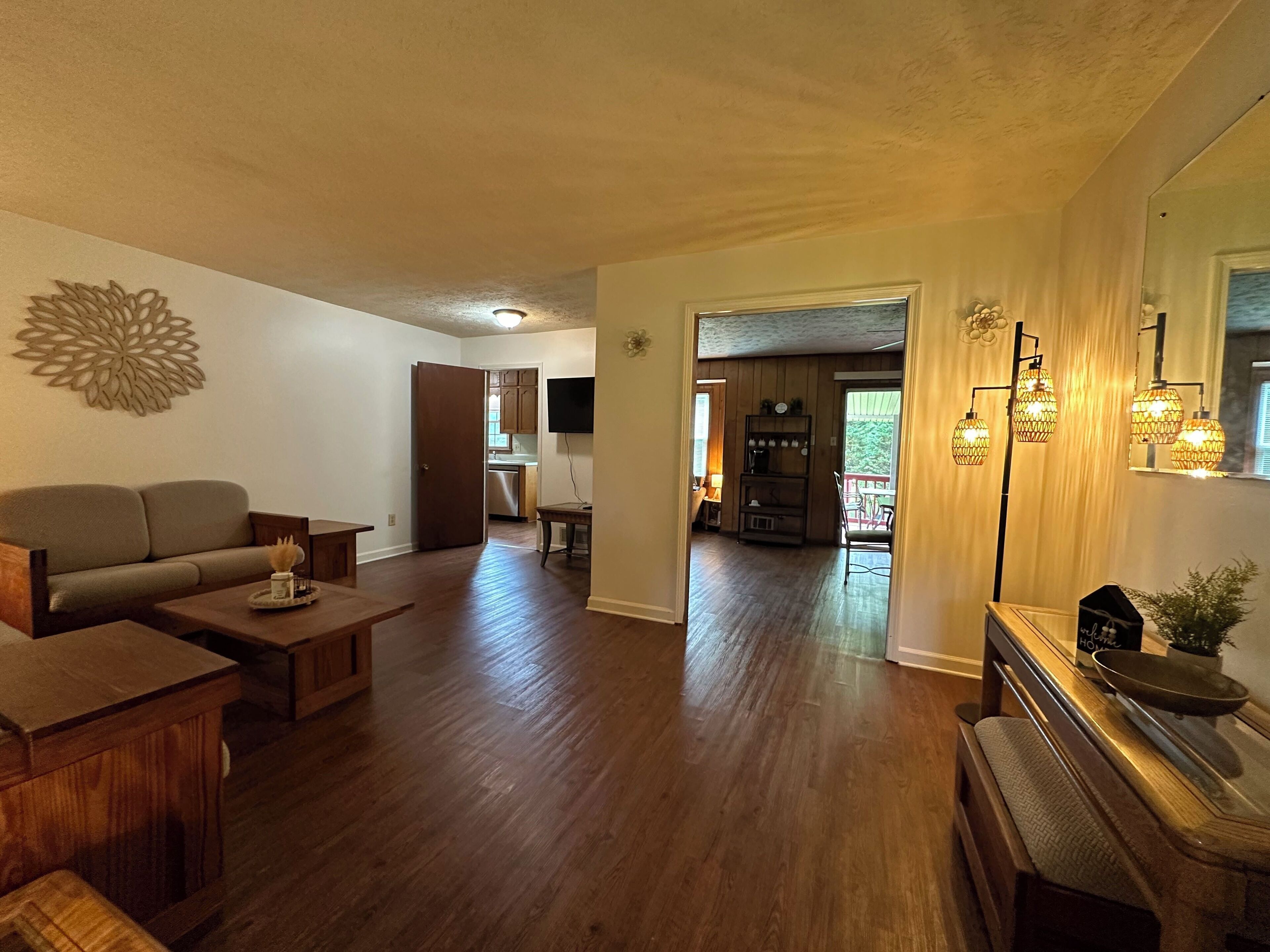 Convenient And Charming 3-bedroom House With Basement In Atlantas Suburbs - Hampton, GA