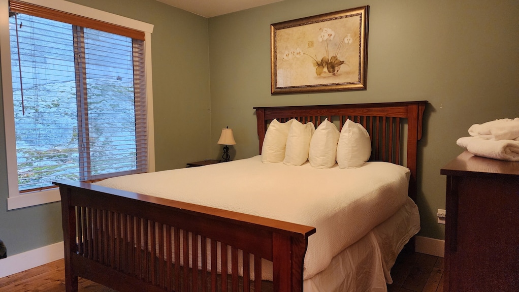 La Casa Cottage 497-exclusive Lakefront 2-bedroom + Loft Cottage ,Dog-friendly! - 英屬哥倫比亞