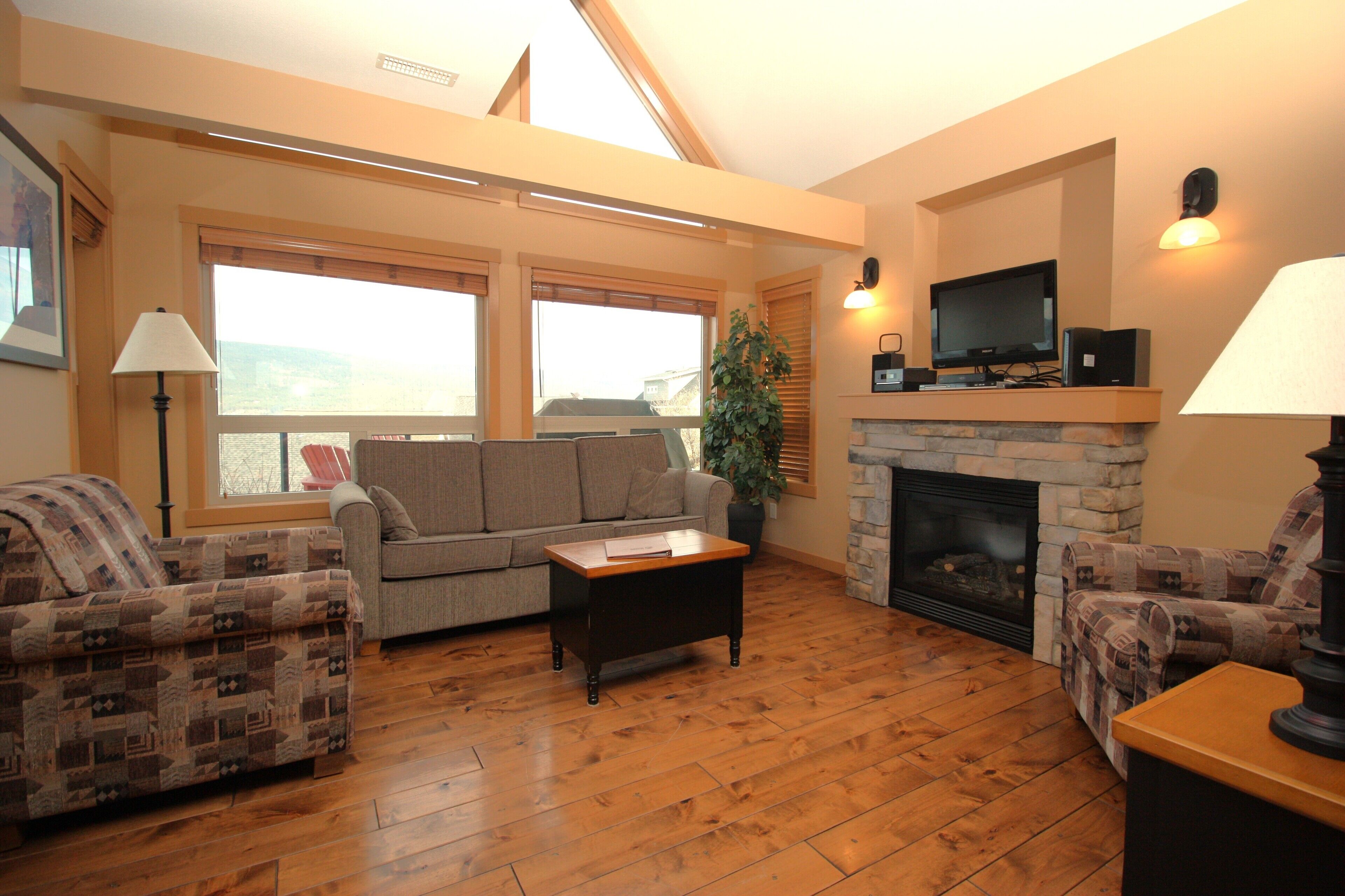 La Casa Cottage #191-pf Sweet & Stylish 1 Bedroom & Loft On Okanagan Lake - British Columbia