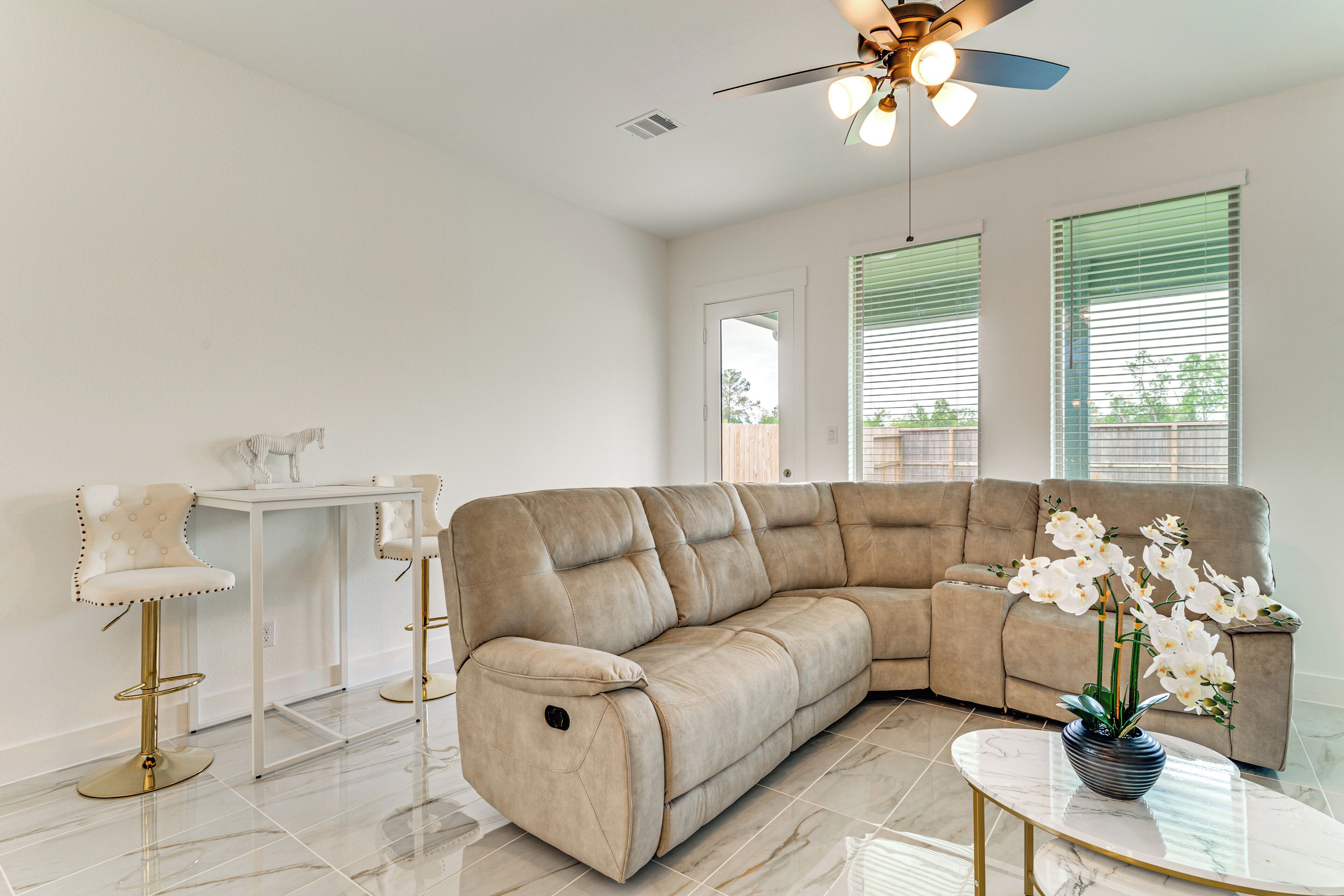 Modern Home Close Proximity To Houston! - Stagecoach, TX
