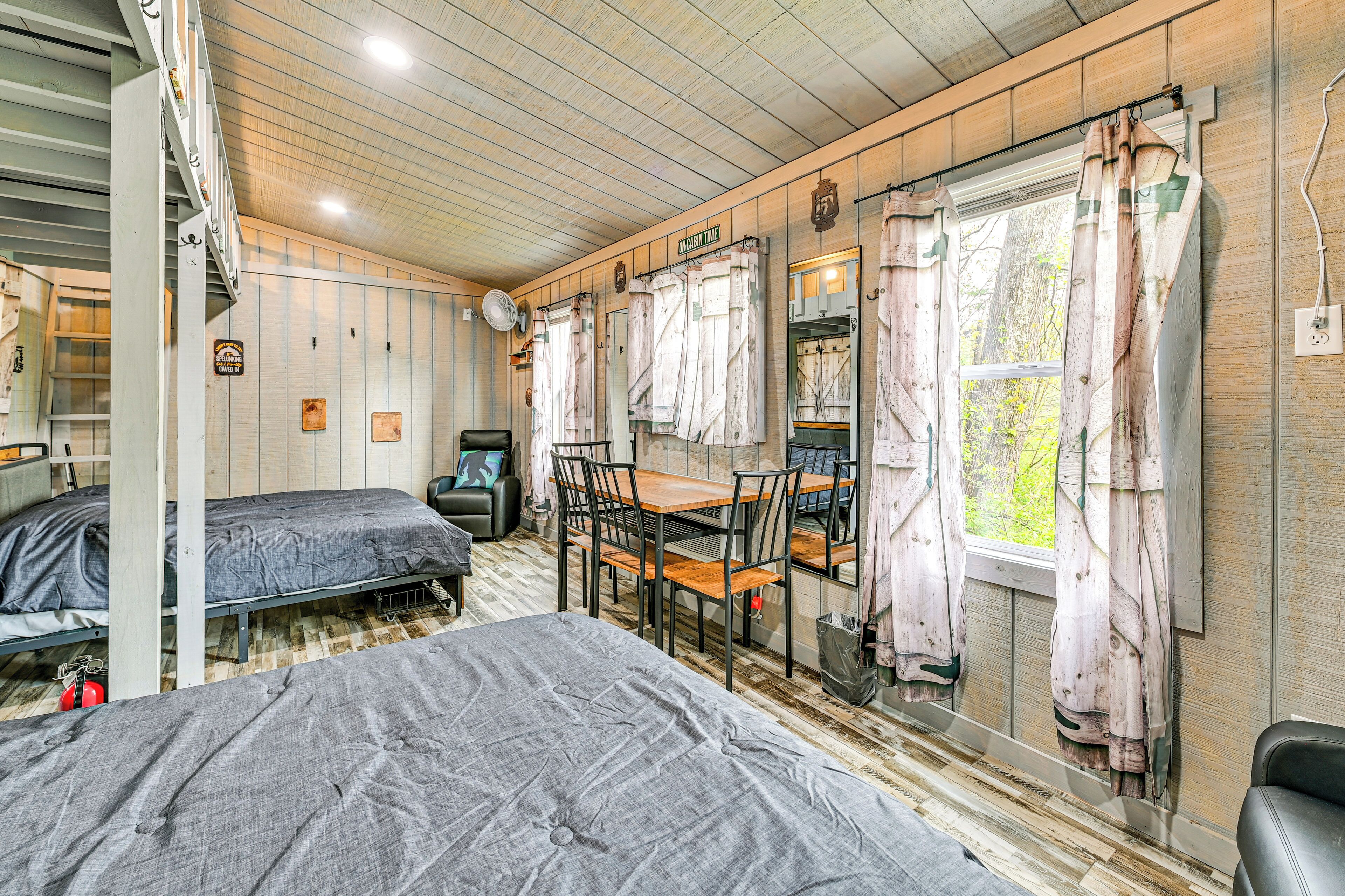 Secluded On 10 Acres: Livingston Getaway W/ Sauna! - Kentucky
