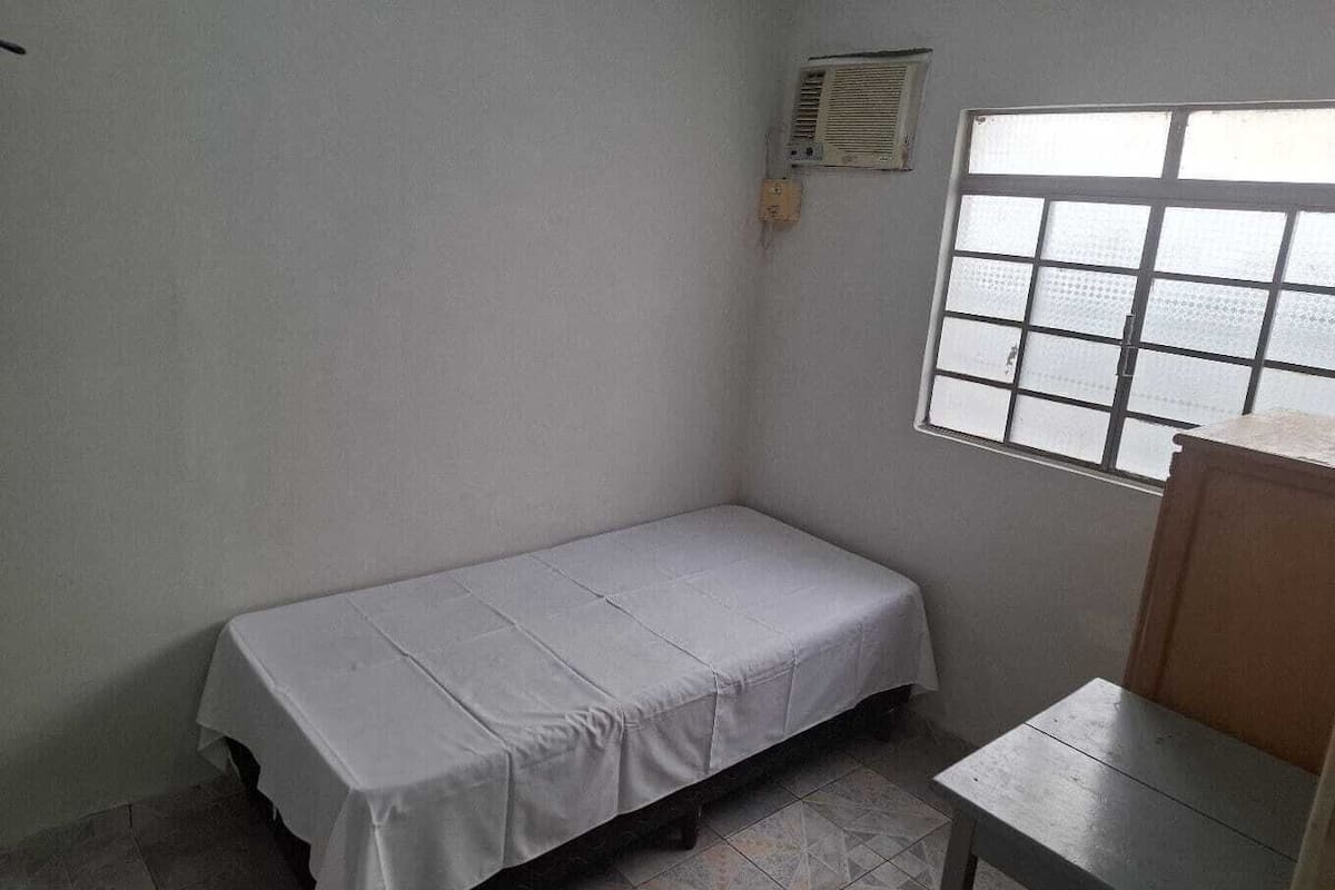 Quarto Básico, 1 quarto | Ferro/tábua de engomar, Wi-fi grátis, roupa de cama fornecida
