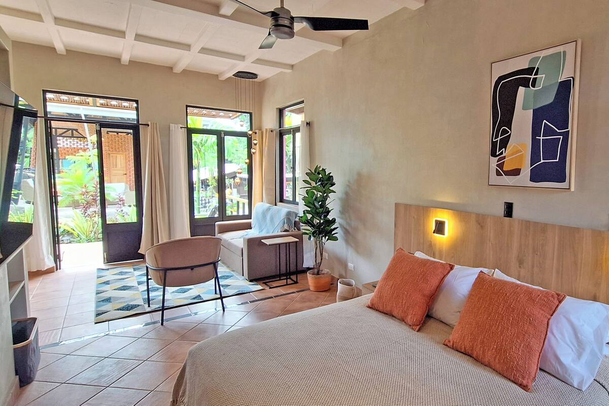 Suite-Estúdio Comfort, vista para a piscina | 1 quarto, cofre no quarto, secretária, Wi-fi grátis