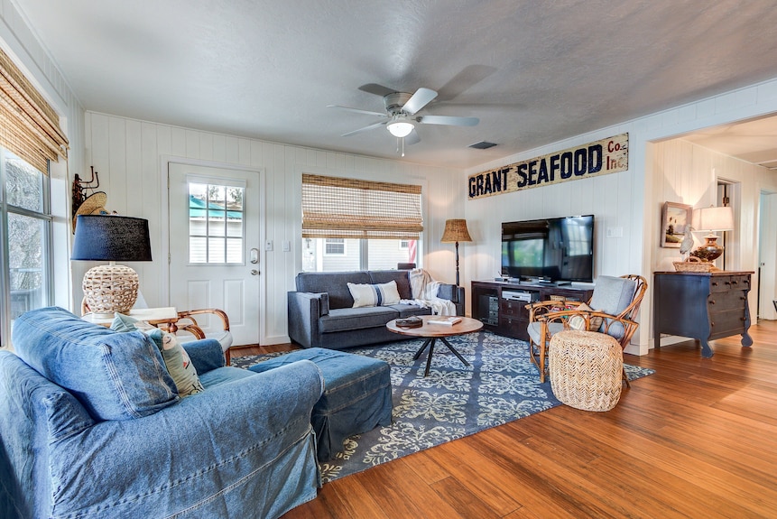 The Cozy Euphoric Cottage Nestled In Nature With Relaxing River Front Views. - Lake Harney, FL