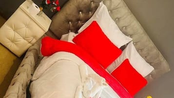 Quarto Clássico, varanda, vista para o jardim | Secretária, secretária adequada para computadores portáteis