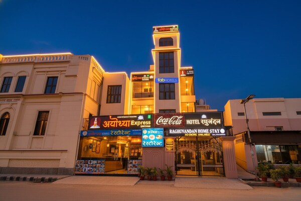 Fabhotel Raghunandan Inn - Ayodhya
