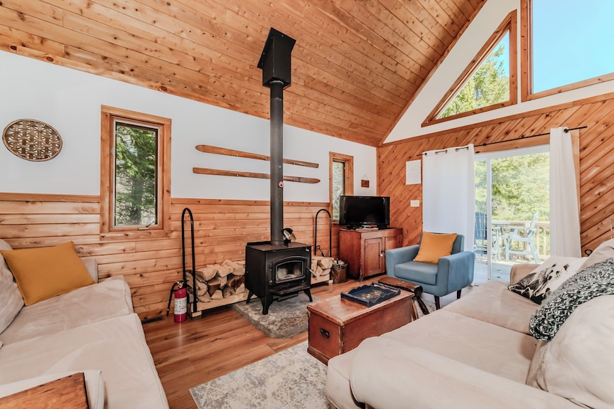 Lakeview Loft: A-frame Escape Tobermory - Tobermory