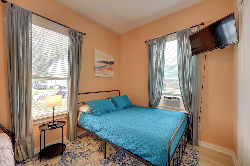 San Antonio Home 2 Mi To Dtwn, Swim Spa! - Texas