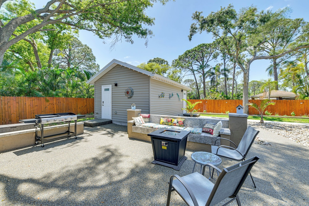 2 Mi To Beach: Hideaway W/ Shared Pool In St Pete! - Madeira Beach, FL