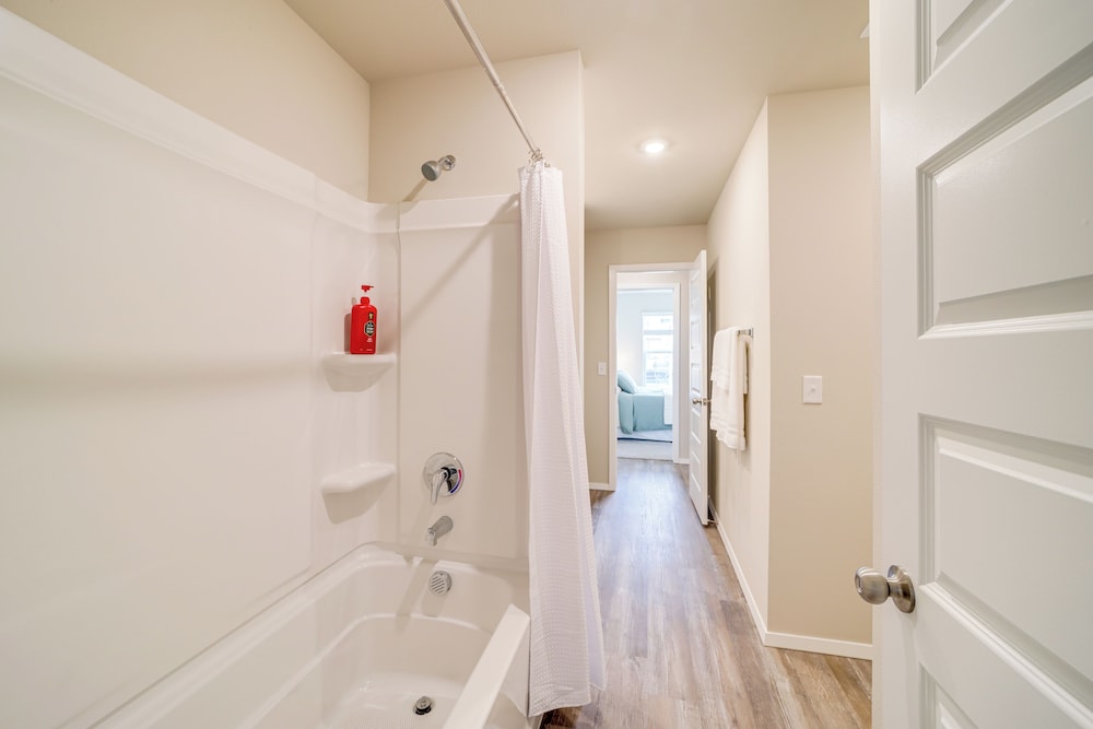 Family Home W/ Large Yard & Patio In Broken Arrow! - Broken Arrow, OK