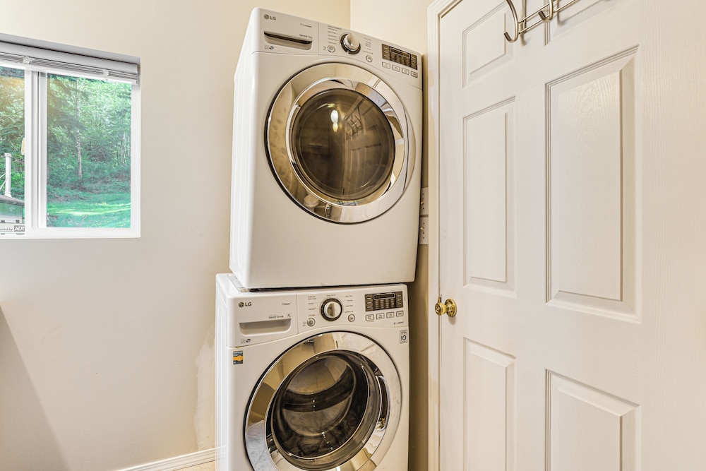 Hike & Explore: Guest Suite W/ Deck In Issaquah - Issaquah, WA