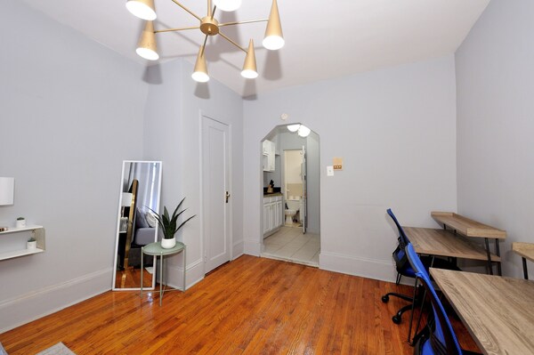 Spacious Upper East Side Studio - Fort Totten - Queens NY