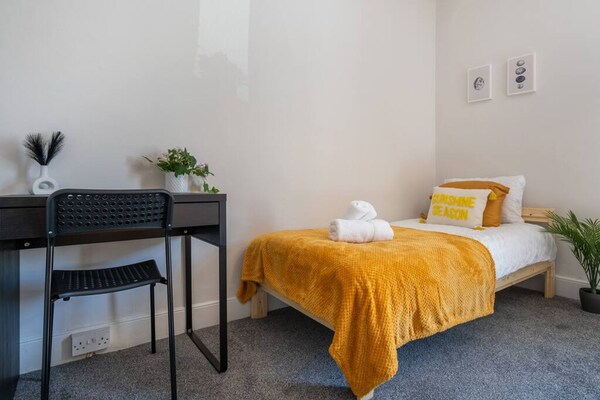 Central 2 Bedroom House-parking - Bishop Auckland