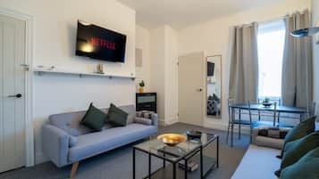 Apartamento | 3 quartos, secretária, internet de alta velocidade