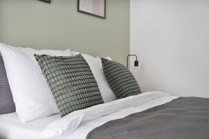 Apartamento Deluxe, 2 quartos | Wi-fi grátis, roupa de cama fornecida 