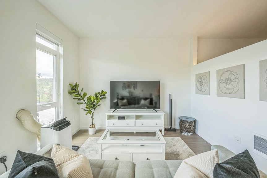 Top Floor Apt -Minutes Walk To Downtown Redmond/marymoor In The Heart Of Redmond - Redmond, WA