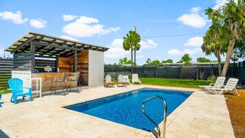 Casa, vista para o jardim | Piscina privativa