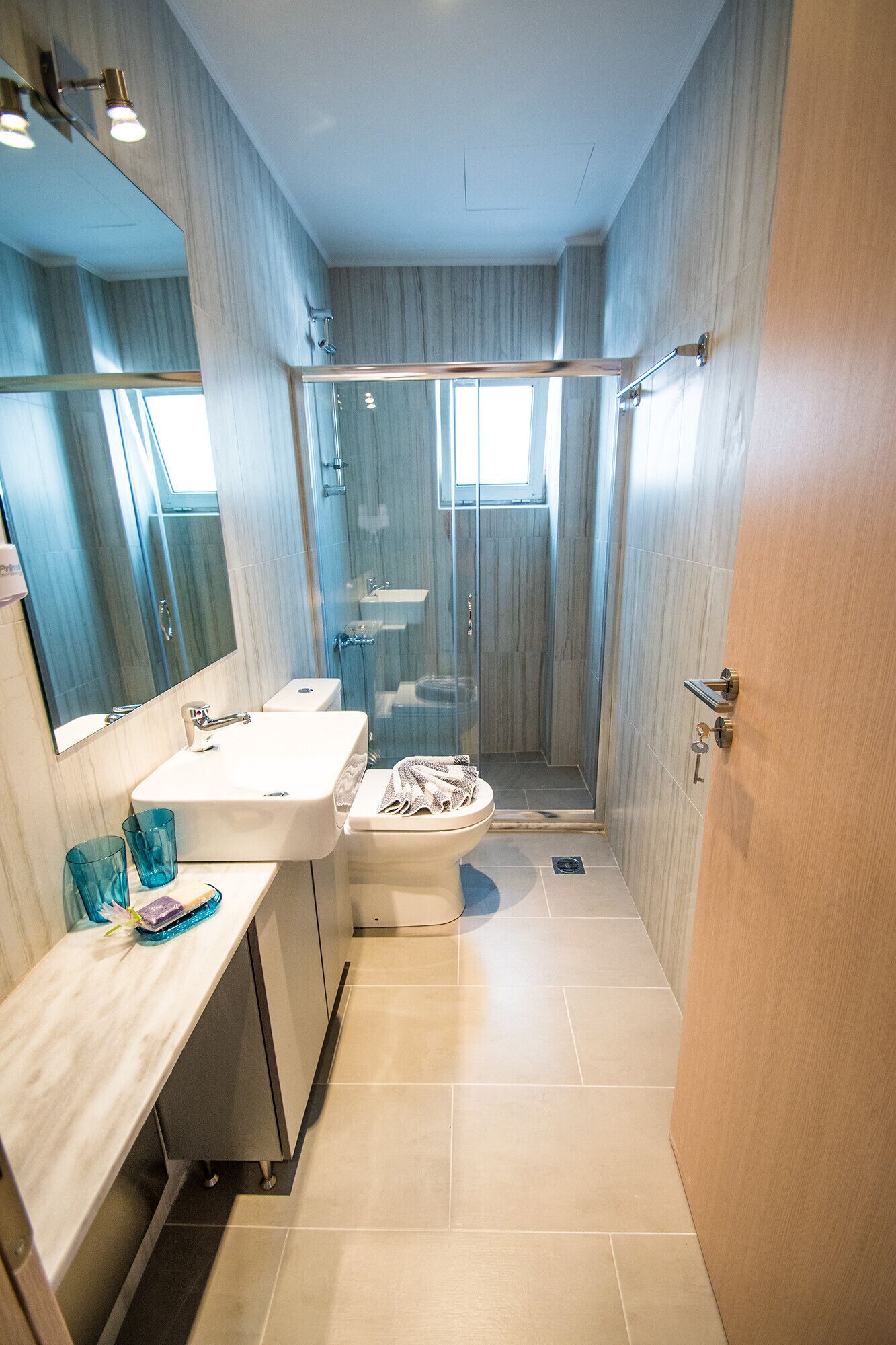 Apartamento, 2 quartos, 2 banheiros, ao lado da praia | Banheiro | Chuveiro, toalhas de banho