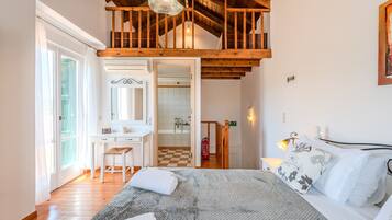 Vila, 1 quarto, acesso à piscina, vista para a montanha | 3 quartos, cofres nos quartos, cortinas blackout, quartos à prova de som