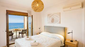 Vila, 6 quartos, piscina particular, vista para o mar | 6 quartos, berços grátis, roupa de cama