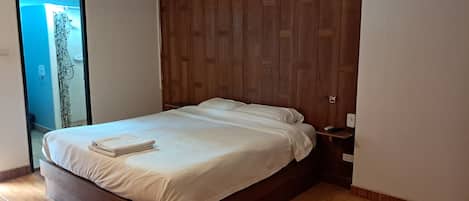 Quarto Clássico com Cama de Casal, varanda, Vista para a cidade | Cofre no quarto, Wi-fi grátis